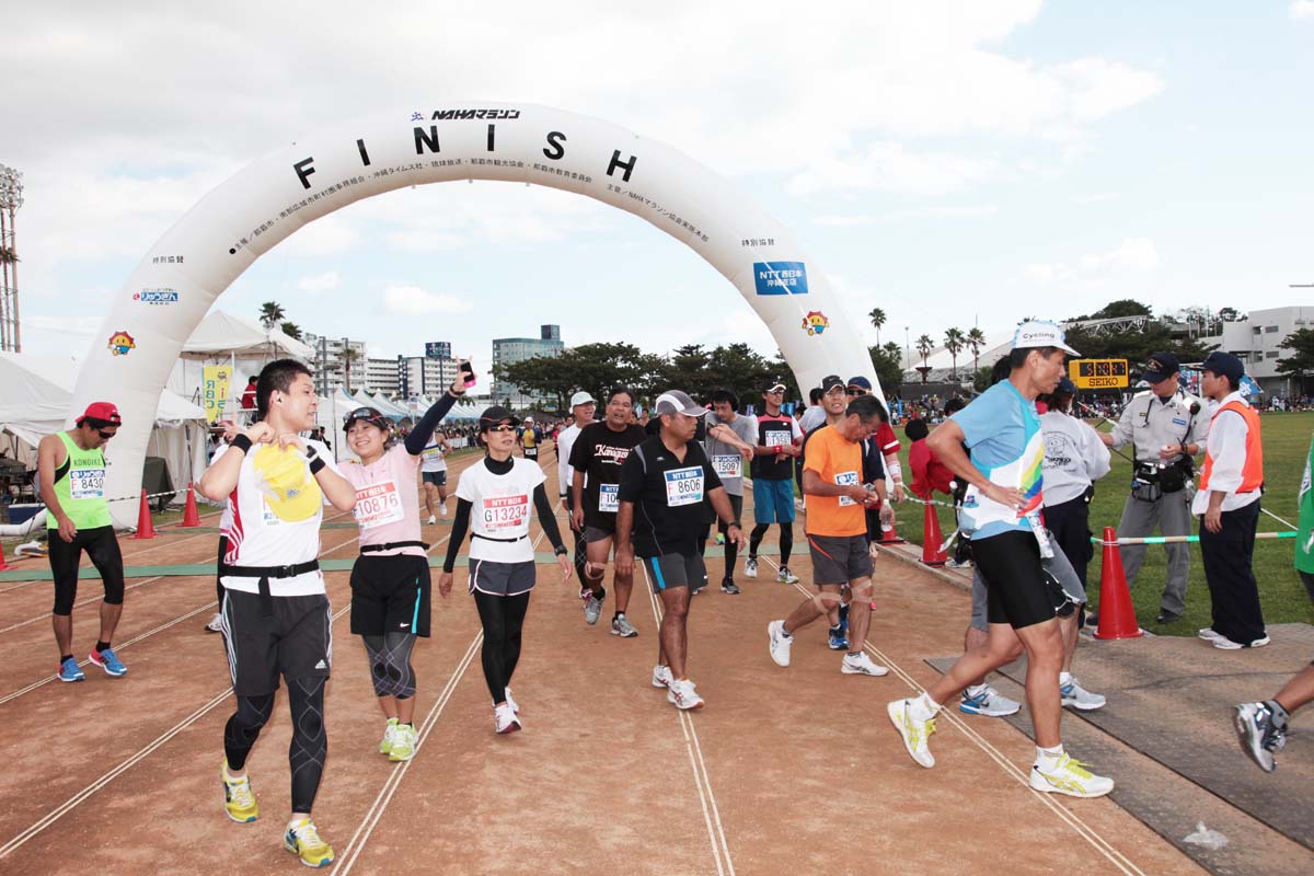 25,000 runners hit streets for Naha Marathon | Okinawanderer Okinawa ...