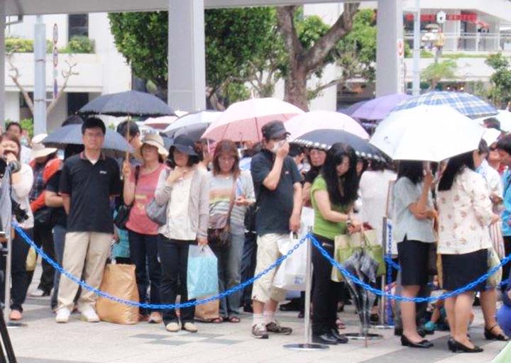 June 1st is day dedicated to Okinawa’s Kariyushi Wear | Okinawanderer ...